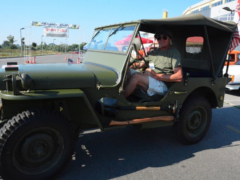 Stari automobili pokorili parkiralište u Slavonskom Brodu - tportal