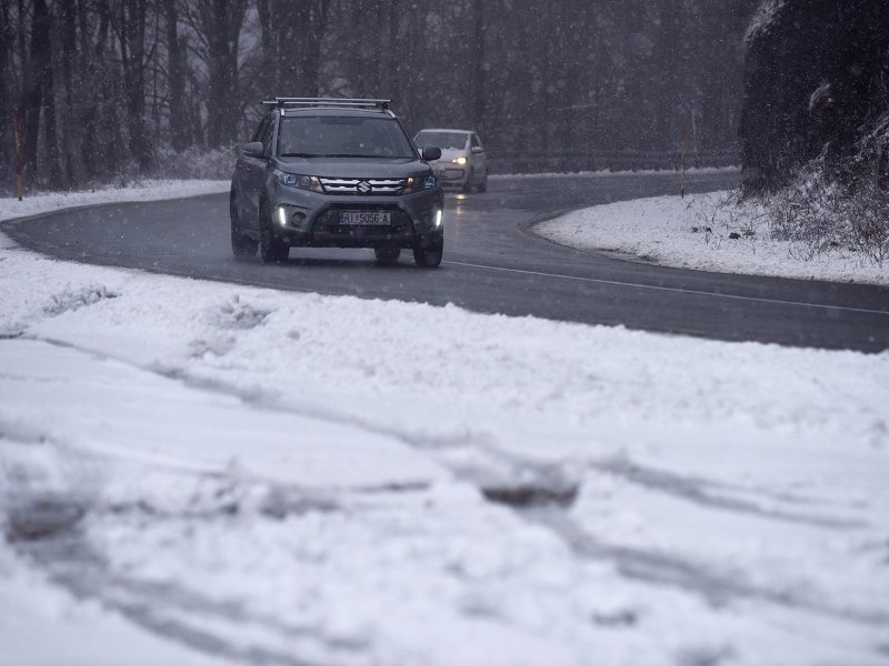 Oprez: Jaki vjetar, skliski kolnici i susnježica stvaraju probleme u prometu - tportal