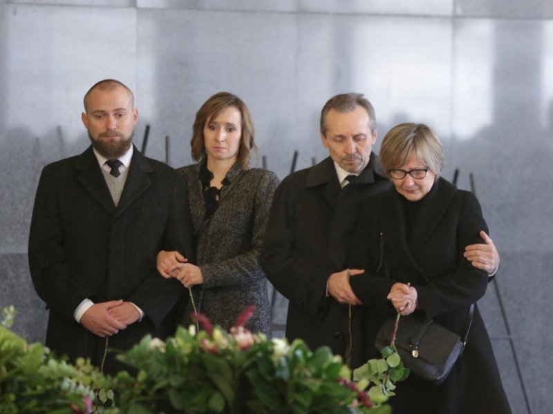 Obitelj i prijatelji oprostili se od Mirjane Rogine - tportal