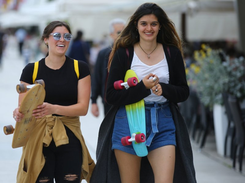 Zgodne Zagrepčanke i Splićanke u uličnu modu uvode daske - tportal