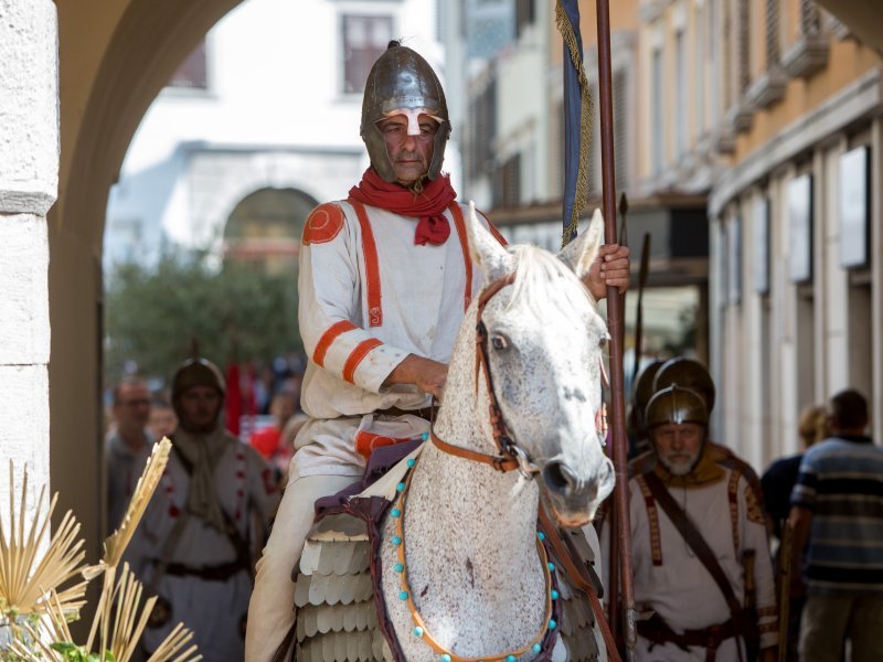Pogledajte kako su središte Rijeke preplavili kostimirani Rimljani ...