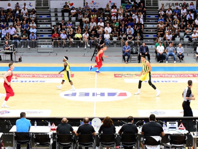 Barbara Jelić Ružić uživala u košarci uz zgodnu kćer Zaru - tportal