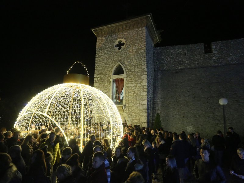 Bajkoviti prizori iz Rijeke: Trsat okovan sa 16 kilometara lampica ...