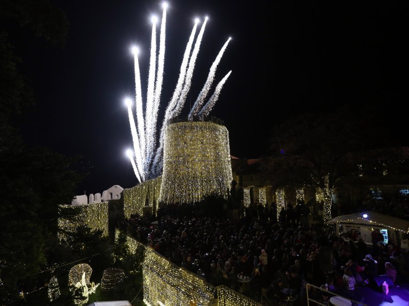 Bajkoviti prizori iz Rijeke: Trsat okovan sa 16 kilometara lampica ...