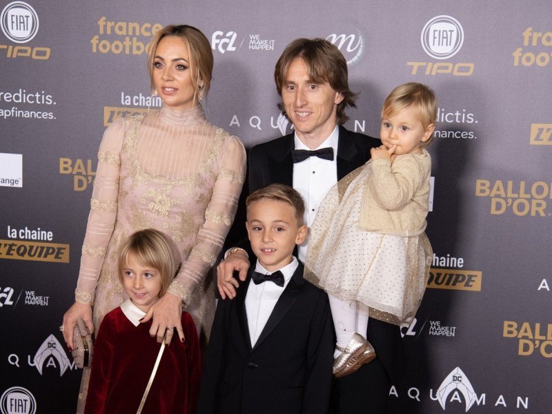 Luka Modrić pokazao kako se zabavljao s obitelji nakon dodjele Zlatne ...