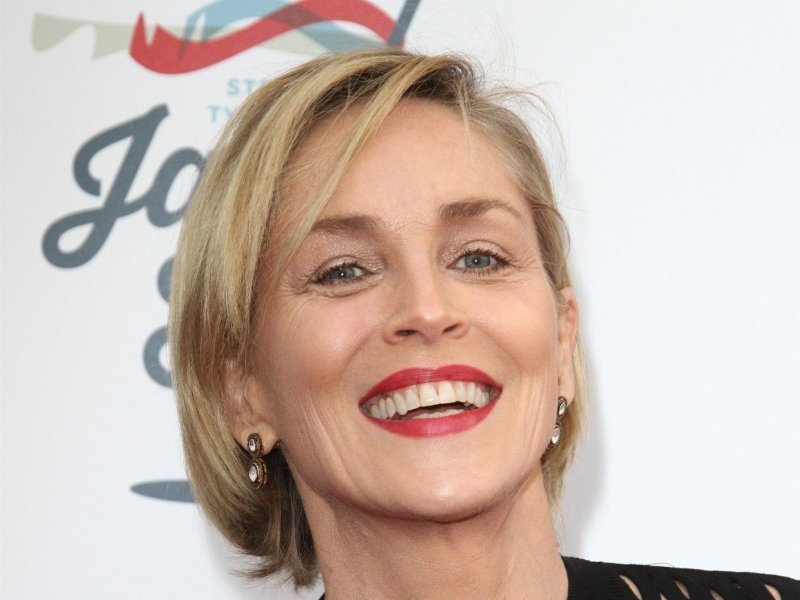 Charlize Theron i Sharon Stone iste večeri zablistale u identičnim ...