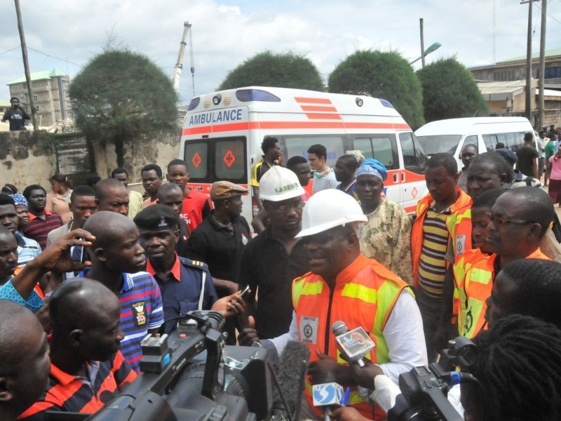 Srušila se zgrada u kojoj je bila i škola u Nigeriji. Puno ljudi ...