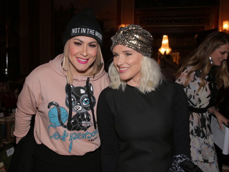 Brojne poznate ljepotice iz prvog reda pratile reviju omiljenog modnog ...