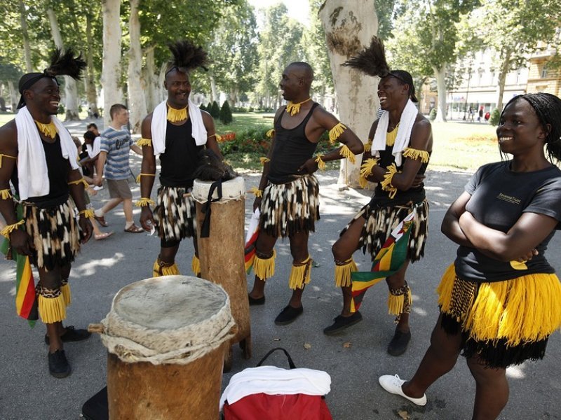 Afrikanci se kuhaju u Zagrebu na smotri folklora - tportal
