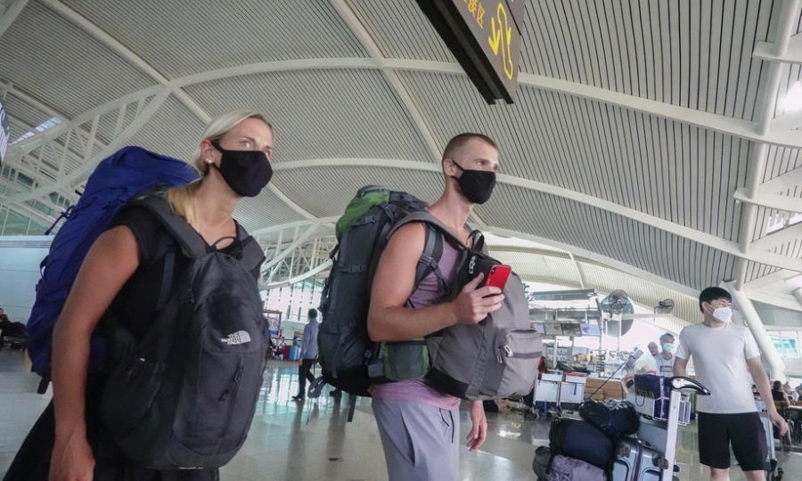 Na Baliju umrla najmanje dva europska turista, tisuće se nastoje ... Na Baliju umrla najmanje dva europska turista, tisuće se nastoje ...