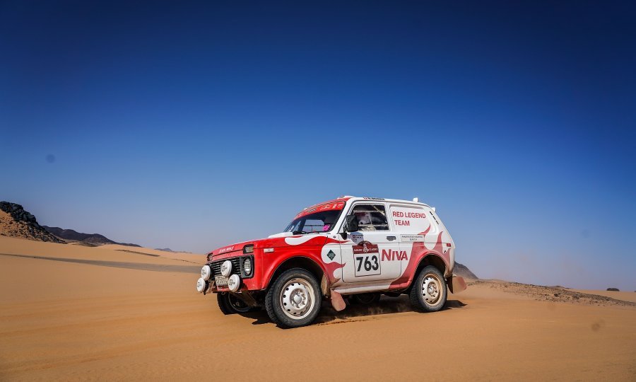 [FOTO/VIDEO] Lada Niva Red Legend stigla na cilj relija Dakar 2022 ...
