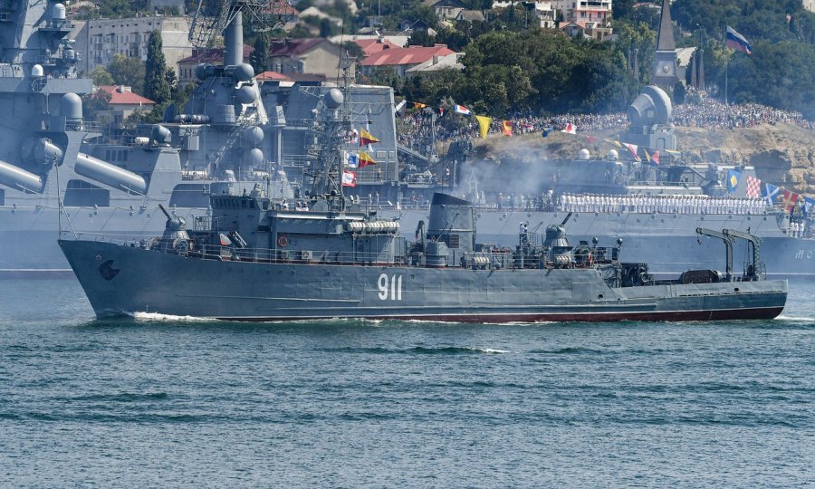 Ukrajina sa 16 dronova napala luku Sevastopolj, u napadu oštećen jedan ...