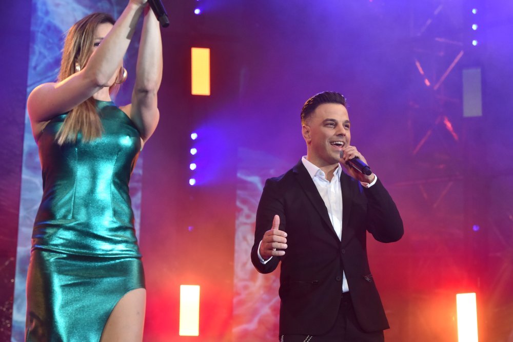 Sjećate se atraktivne pjevačice grupe Karma? Pojavila se na CMC ...