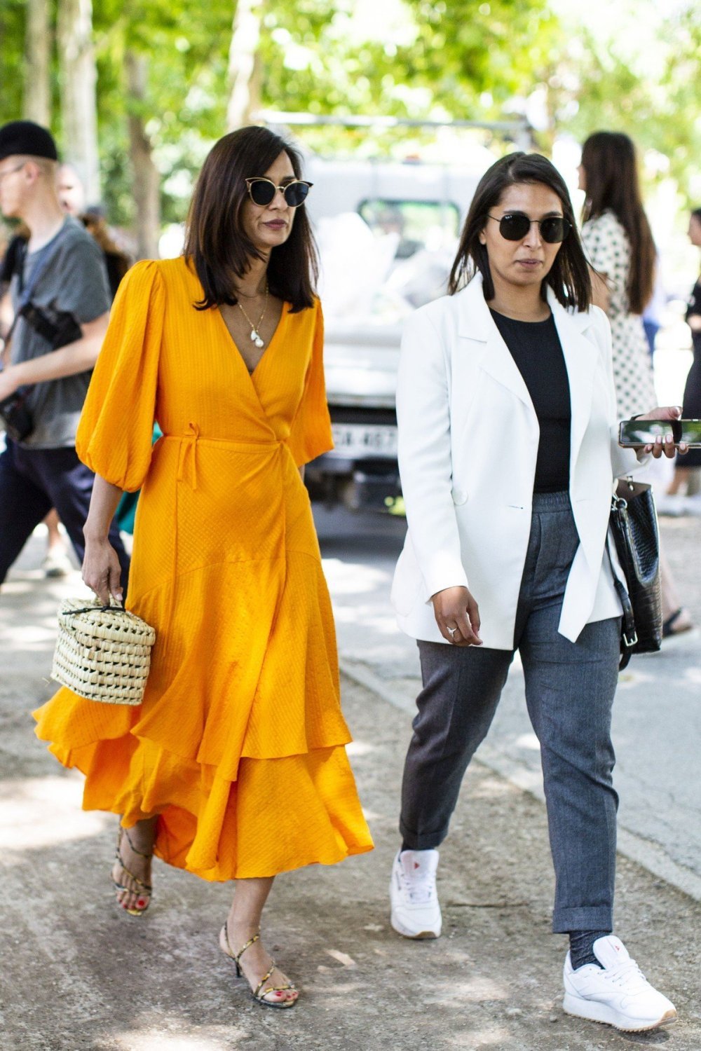 Pariška moda: Ulice metropole preplavile besprijekorno dotjerane ...