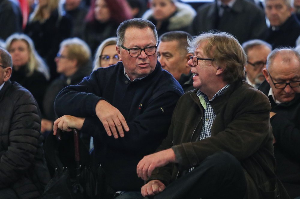 [FOTO] Poznati novinari i glumci oprostili se od kolege Matije Vukšića ...