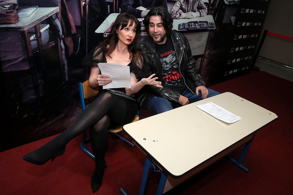 Glumačka postava 'Dopunske nastave' umjesto u klupe sjela u fotelje ...