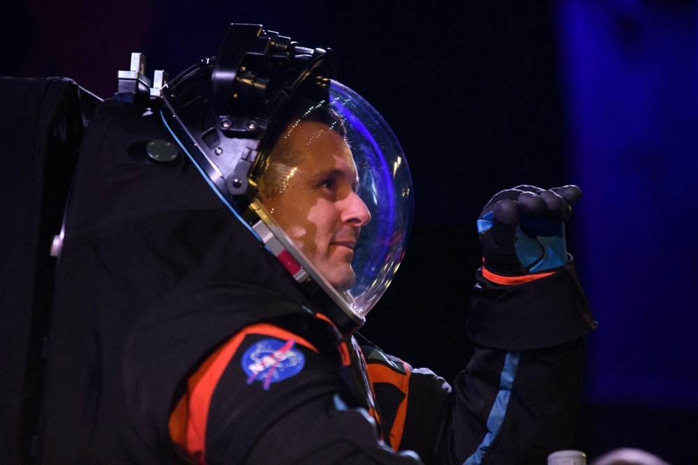 NASA predstavila novu generaciju svemirskih odijela za let na Mjesec ... NASA predstavila novu generaciju svemirskih odijela za let na Mjesec ...