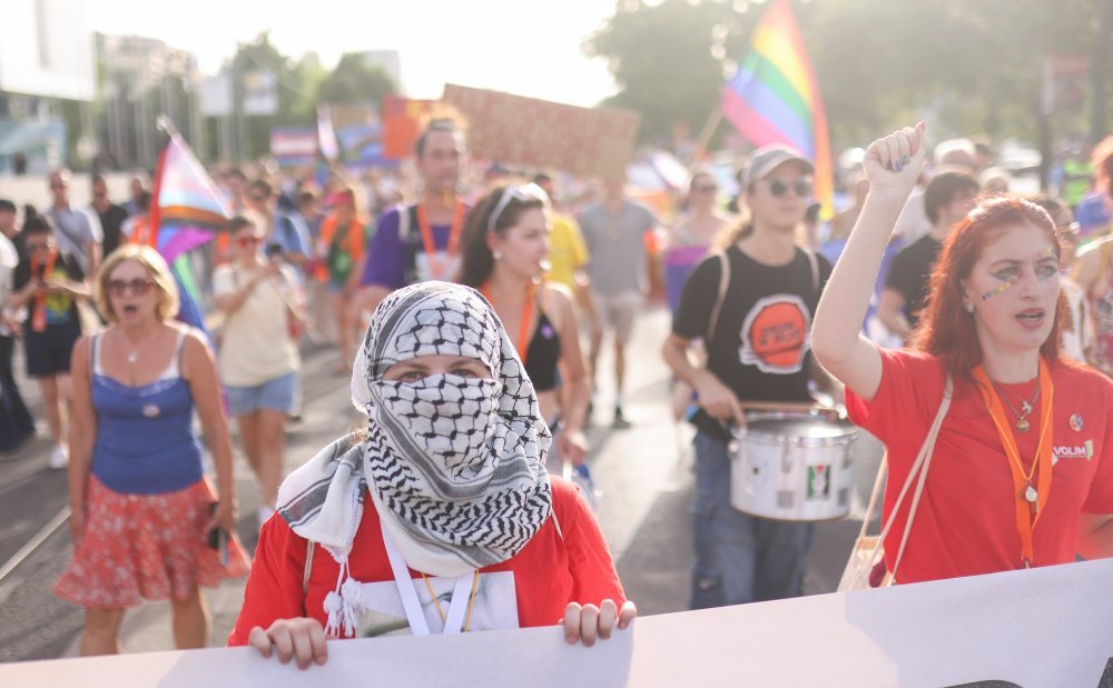 Parada ponosa u Sarajevu: LGBTQ zajednica založila se i za Palestinu ... Parada ponosa u Sarajevu: LGBTQ zajednica založila se i za Palestinu ...