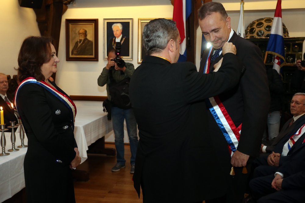 Pogledajte tko su članovi Družbe braća hrvatskog zmaja - tportal Pogledajte tko su članovi Družbe braća hrvatskog zmaja - tportal
