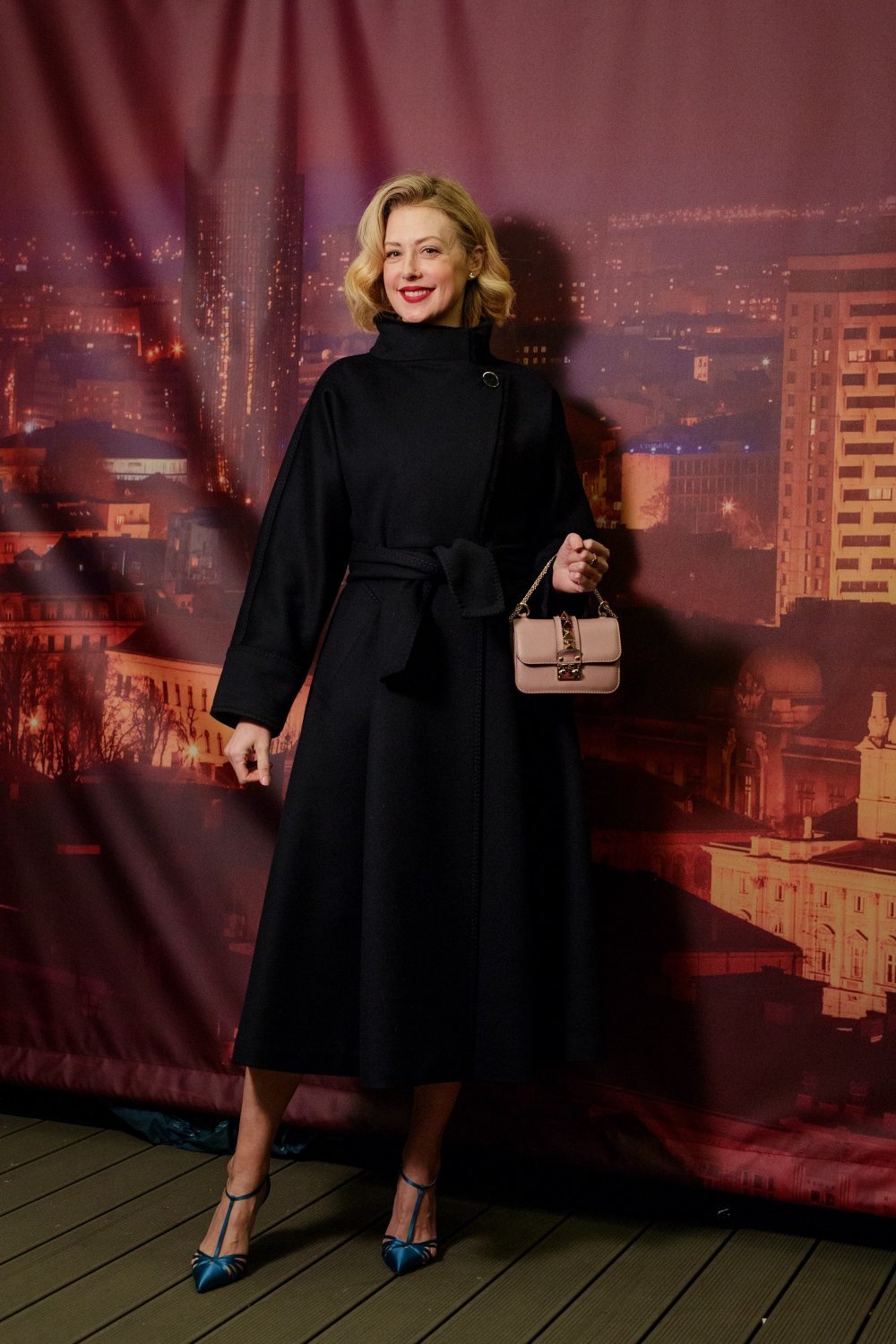 Svi su gledali u atraktivnu brinetu, sestru poznatog arhitekta Ante ...