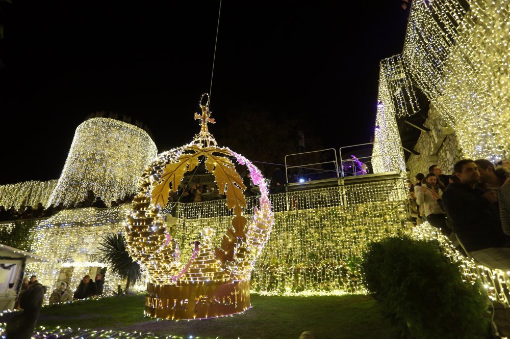 Bajkoviti prizori iz Rijeke: Trsat okovan sa 16 kilometara lampica ...