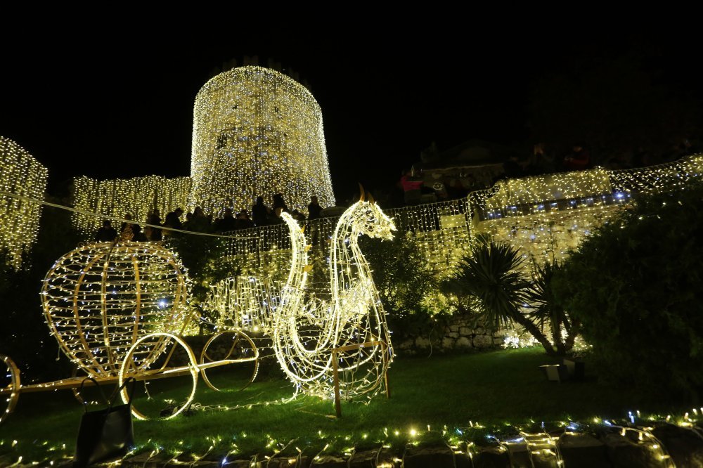 Bajkoviti prizori iz Rijeke: Trsat okovan sa 16 kilometara lampica ...