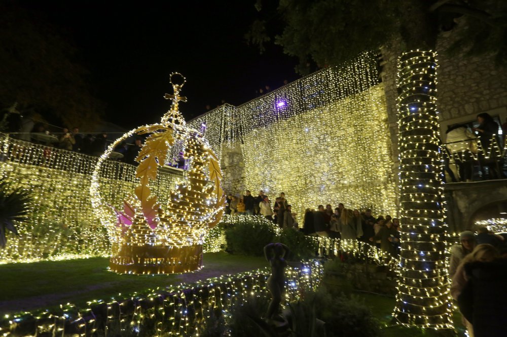 Bajkoviti prizori iz Rijeke: Trsat okovan sa 16 kilometara lampica ...
