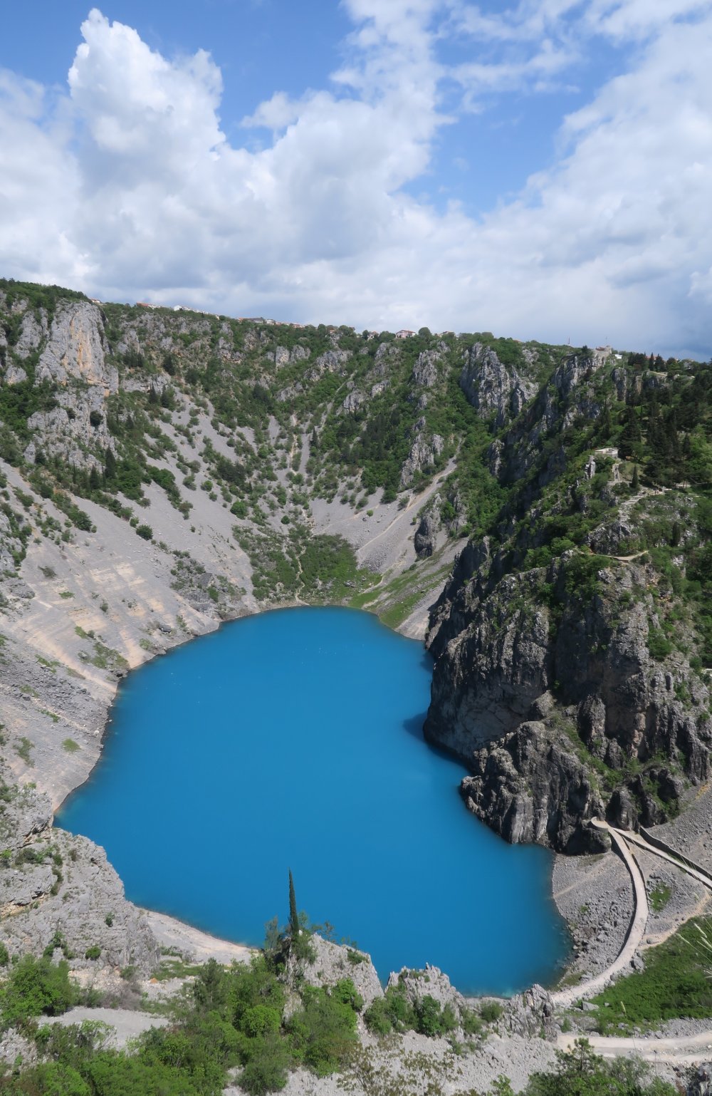 Modro jezero promijenilo boju, pogledajte fascinantne fotografije - tportal