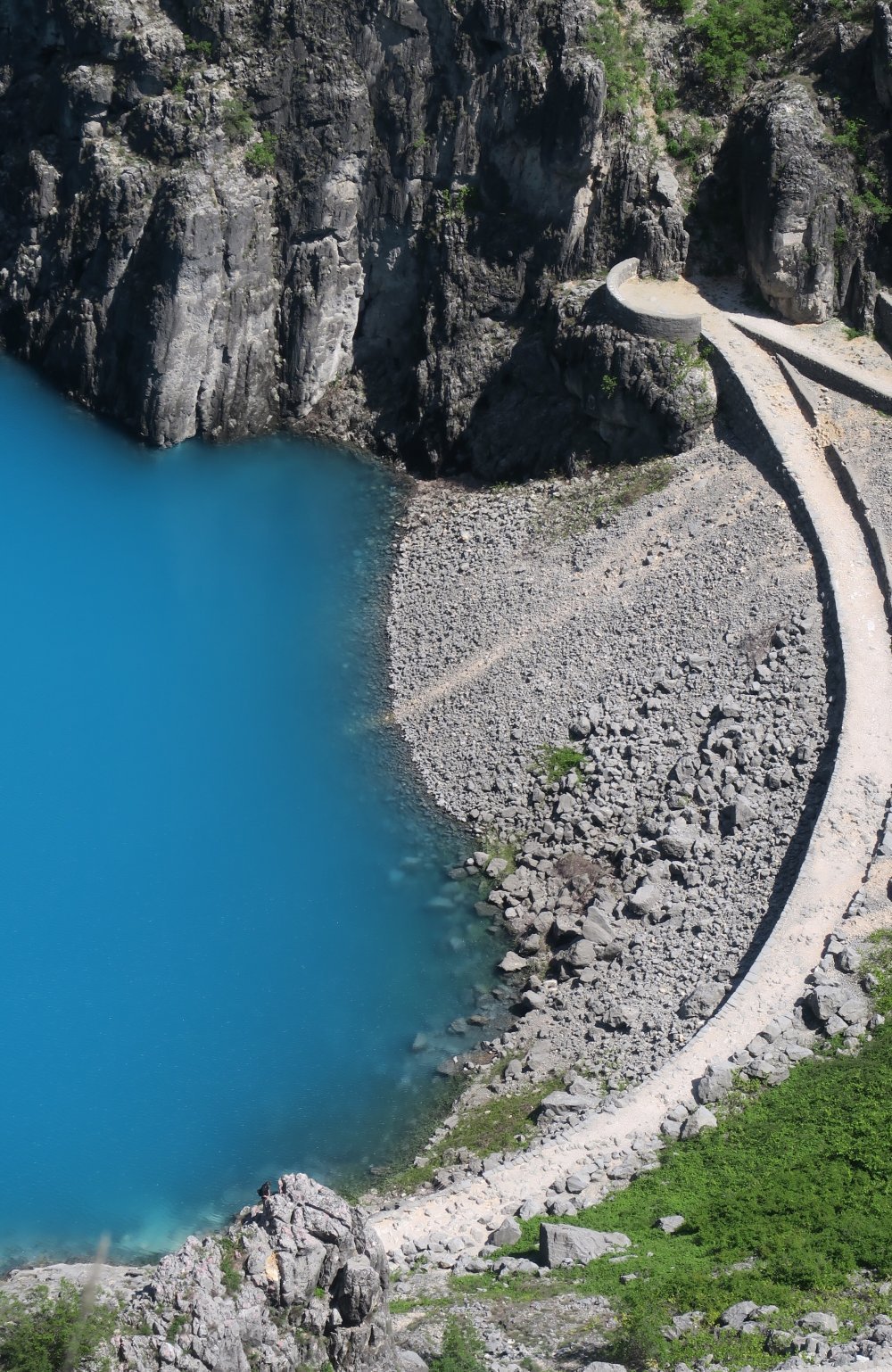 Modro jezero promijenilo boju, pogledajte fascinantne fotografije - tportal
